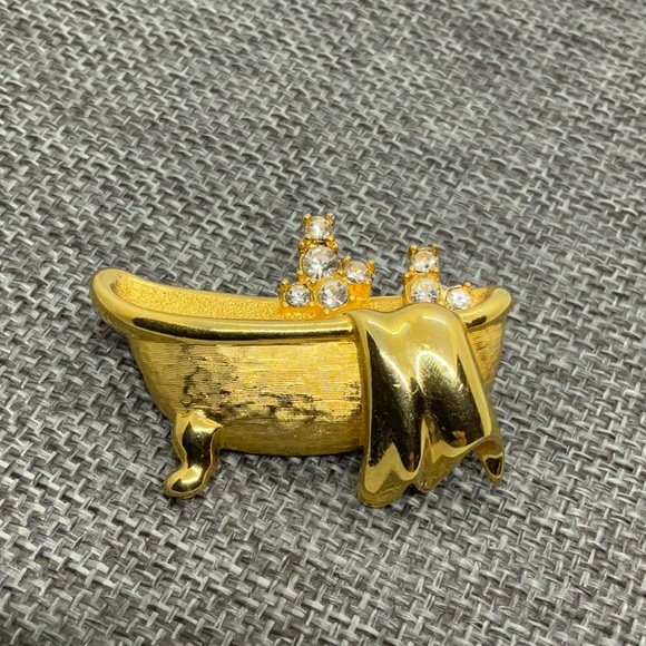 Piscitelli | Jewelry | Piscitelli Bubble Bath Clawfoot Tub Brooch ...